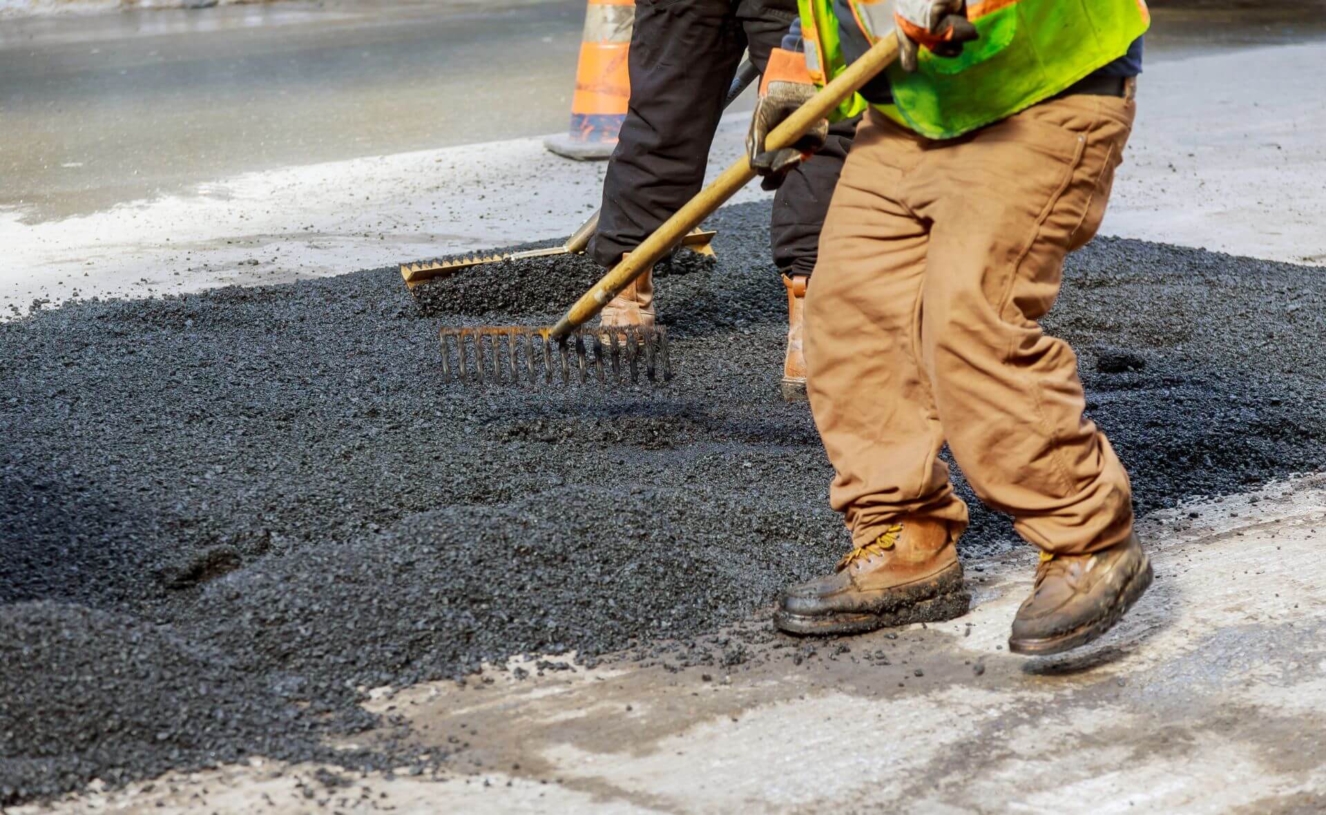 Asphalt Resurfacing Solutions - Solid Pave Builders